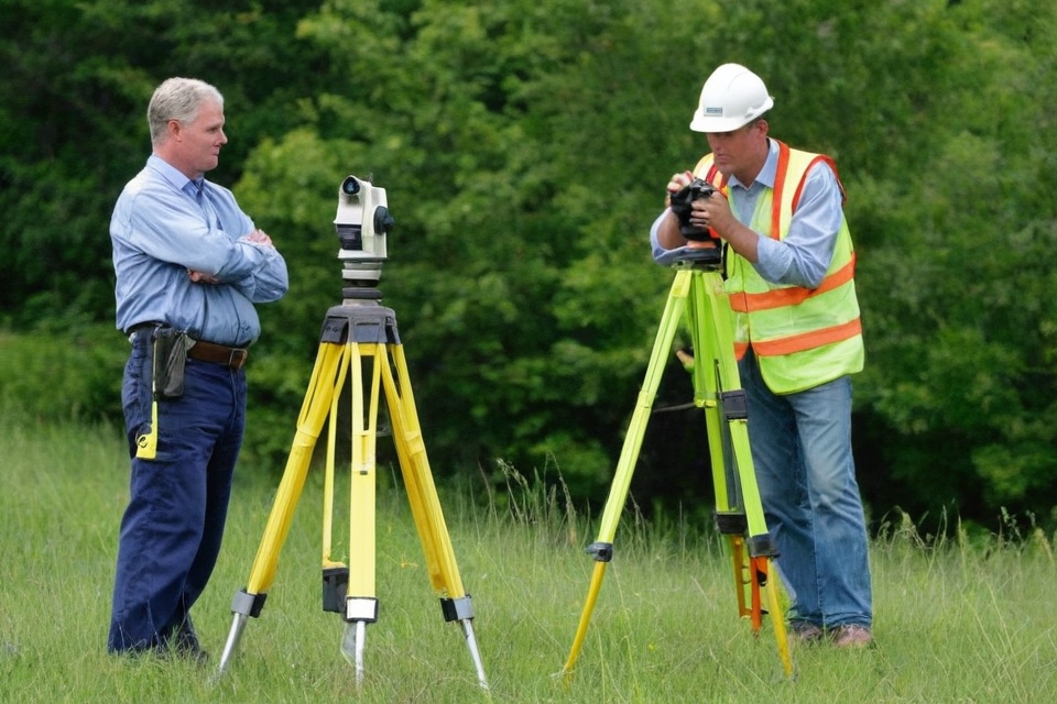 99% of people don't know this: Here's how to find your property line