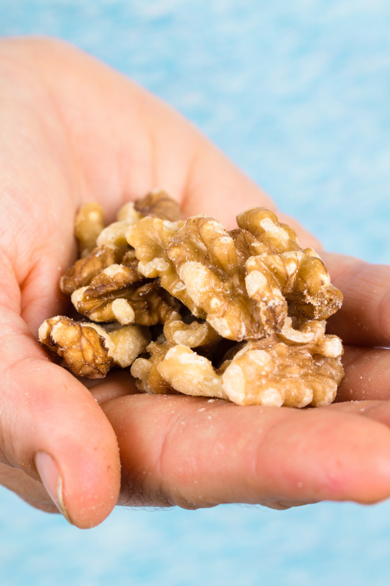 Eat a Handful of Walnuts Daily For These Amazing Effects on Your Body
