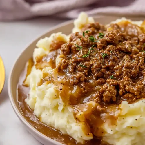 Simple Ground Turkey and Gravy Over Mashed Potatoes